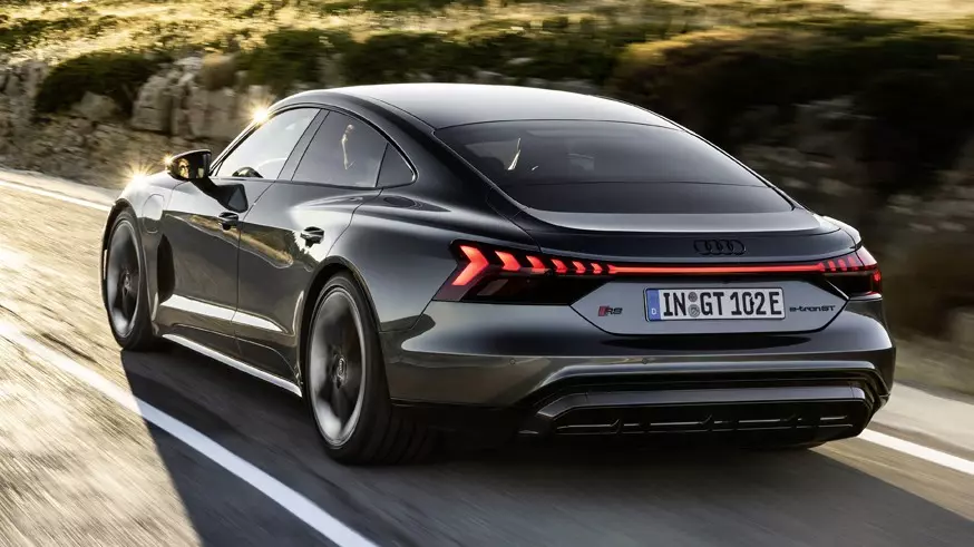 Audi va mostrar la versió E-TRON GT i RS: menys potent, però més barat que Porsche Taycan 20934_5