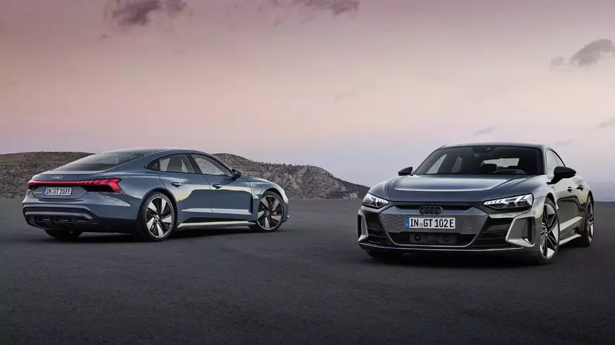 Audi သည် E-Tron GT နှင့် RS ဗားရှင်းကိုပြသသည်။ အစွမ်းထက်သည်။ သို့သော် Porsche Taycan ထက်စျေးသက်သာသည် 20934_7