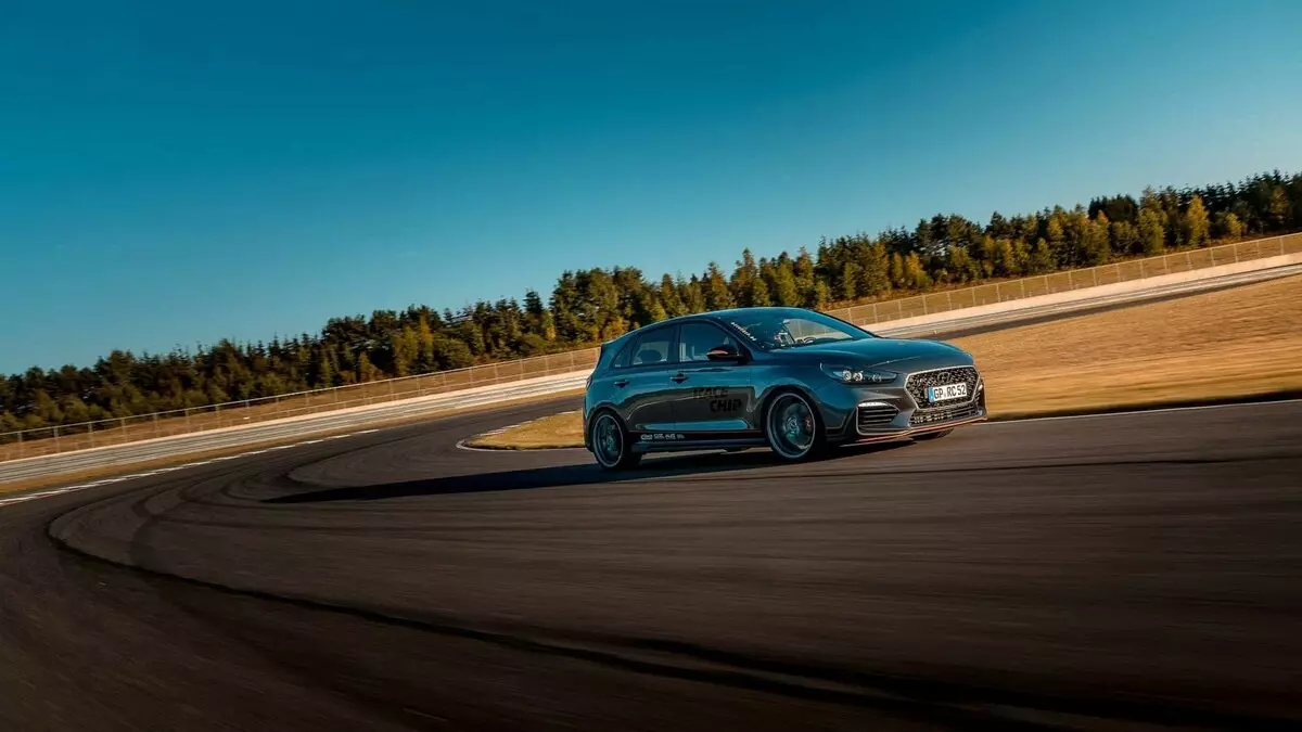 Budget Tuning: Hot Hatch Hyundai fick en ökning till makten 20949_5