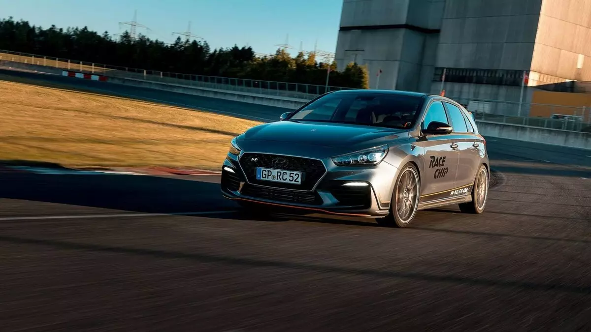 Budget Tuning: Hot Hatch Hyundai fick en ökning till makten 20949_6