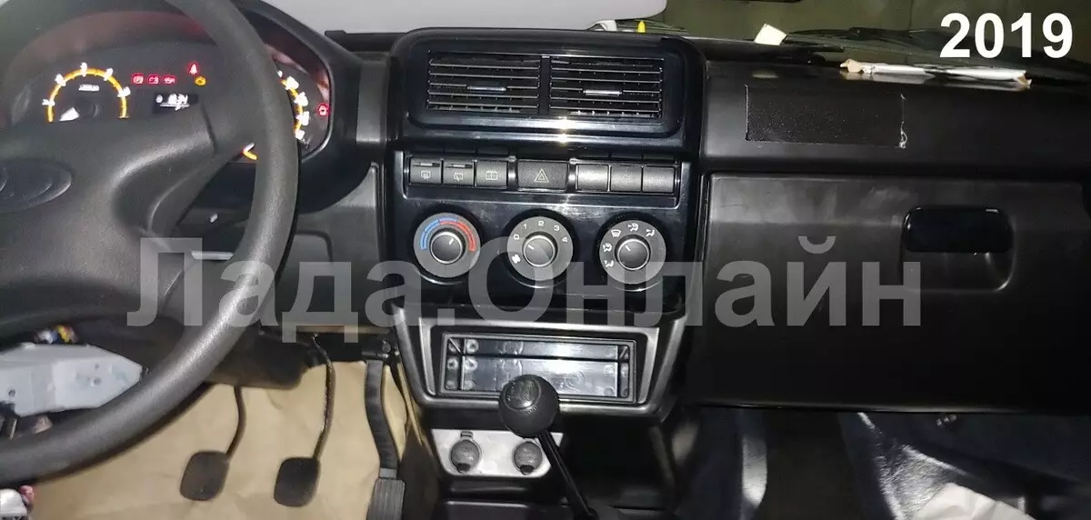 Atualizado LADA 4 × 4: primeira foto interior e outros refinamentos 20959_1