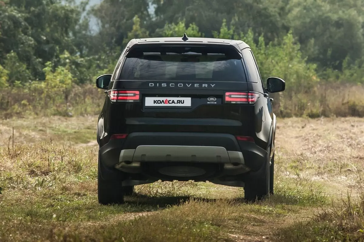 Land Rover Discovery Black atrás (1)