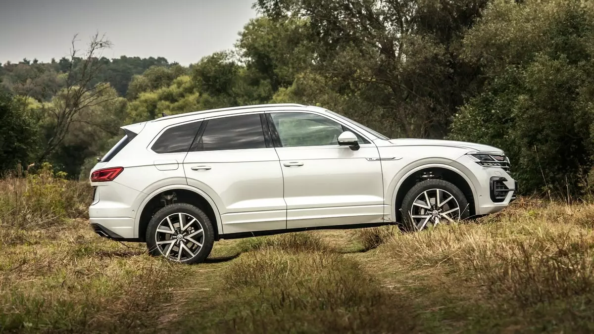 Volkswagen Touareg White Side