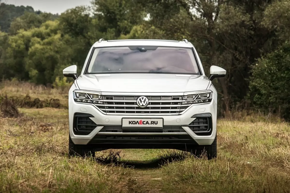 Volkswagen Touareg White Front