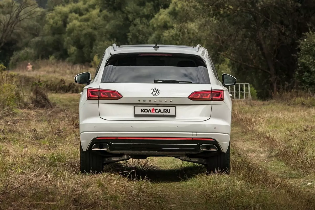 Volkswagen Touareg White Sect (1)