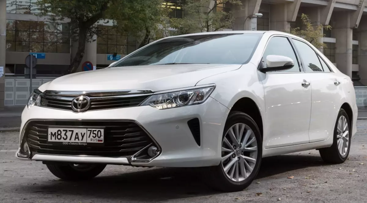 "Pas cher" Toyota et Lexus attendent des acheteurs et en juillet