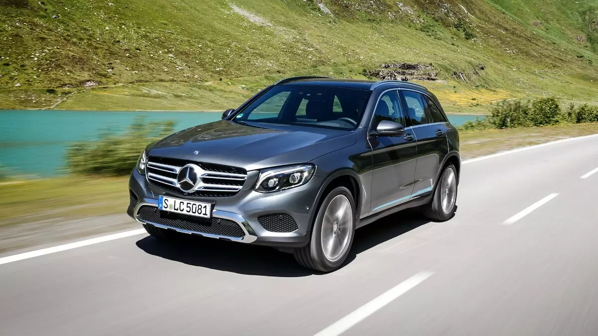 Mercedes-Benz_glc_350_e_4matic_9.