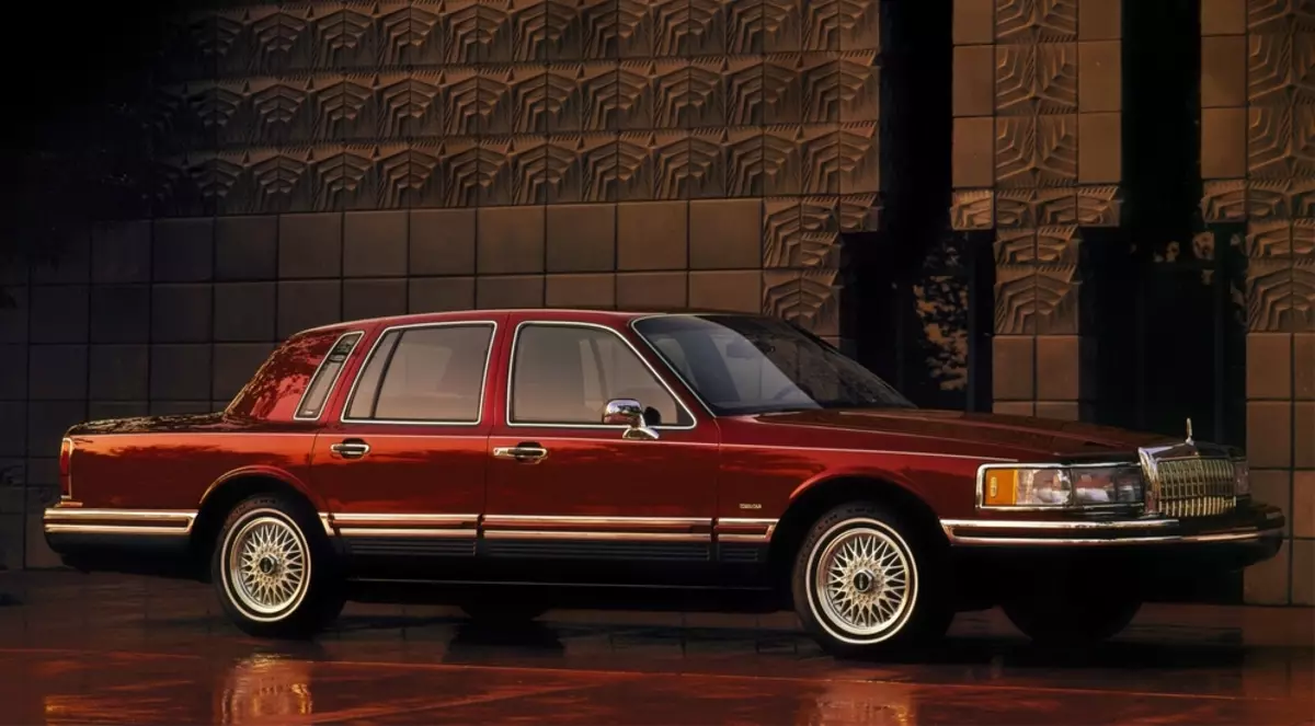 AUTOWFF.RU_LINCOLN_TOWN_CAR_5.JPG.