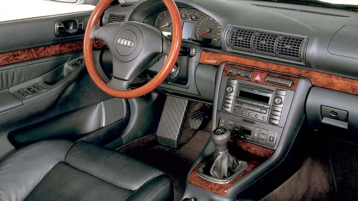 4turno Audi A4 1.9 TDI סדאן EU-spec (B5.8D) '1999-2000