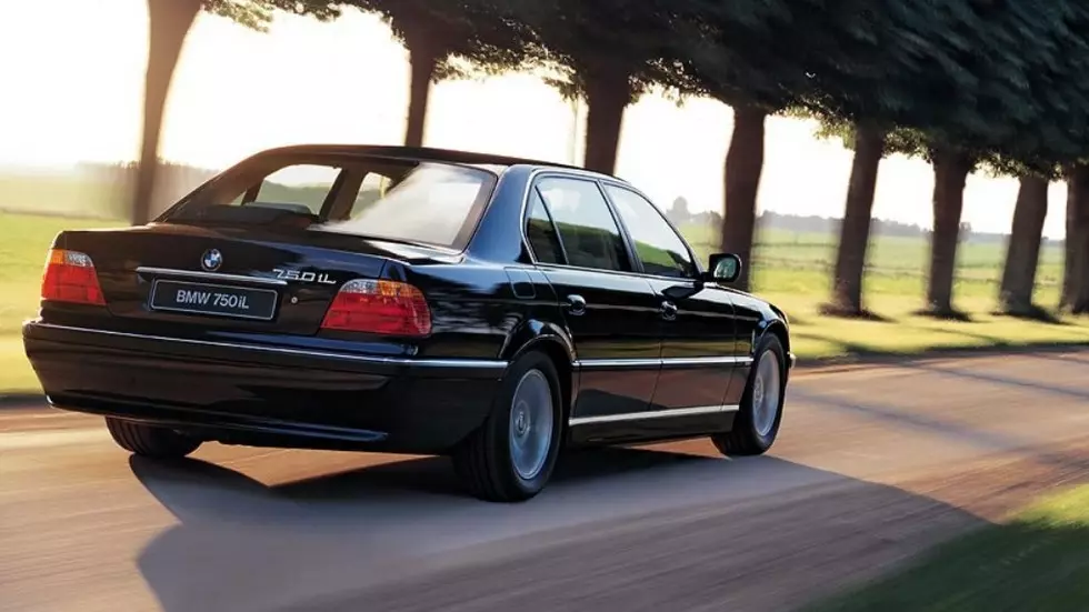 Στη φωτογραφία: BMW 750IL (E38) '1998-2001