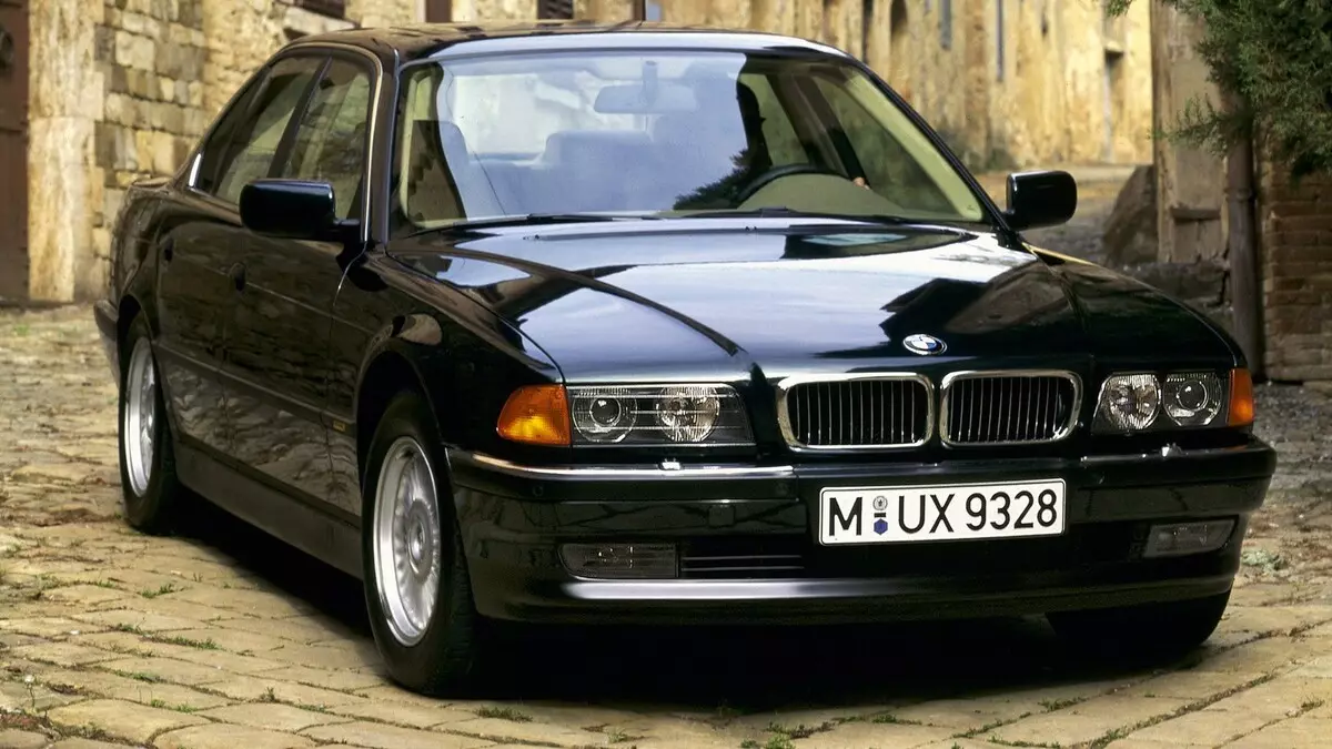 Στη φωτογραφία: BMW 750i (E38) '1994-97