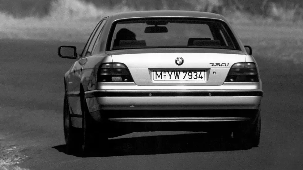 Στη φωτογραφία: BMW 730i (E38) '1994-96