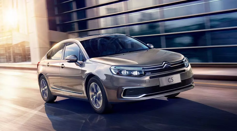 Пераемніка Citroen C5 паказалі на відэа: цяпер вялікі лифтбек 21131_6