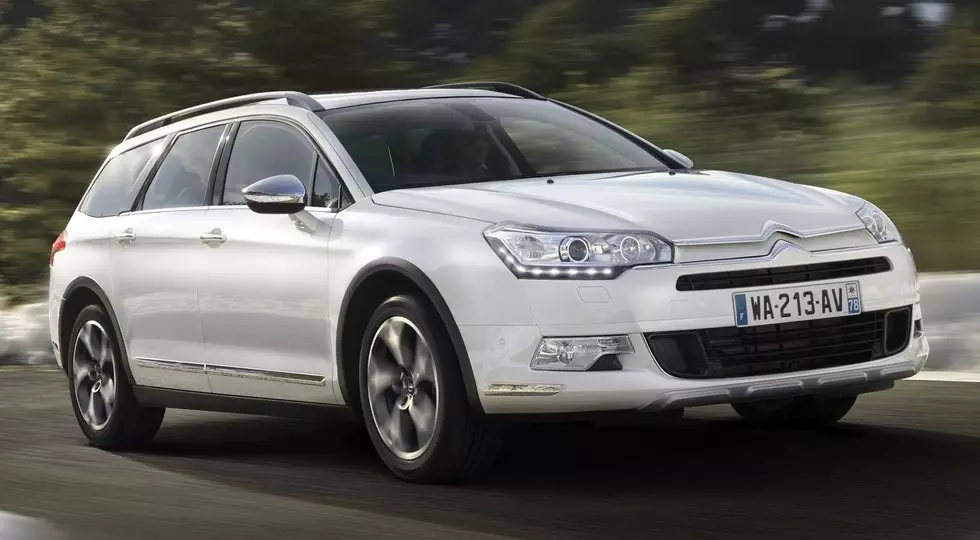 На снимката: Universal Citroen C5, актуална версия за Европа