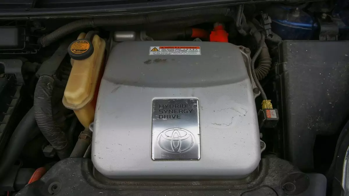Toyota Prius XW20 з прабегам: найскладаная электрыка і палёгку кузава, якое вядзе да карозіі 21171_37