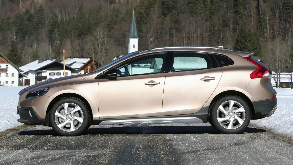 Volvo_v40_crss_country_13