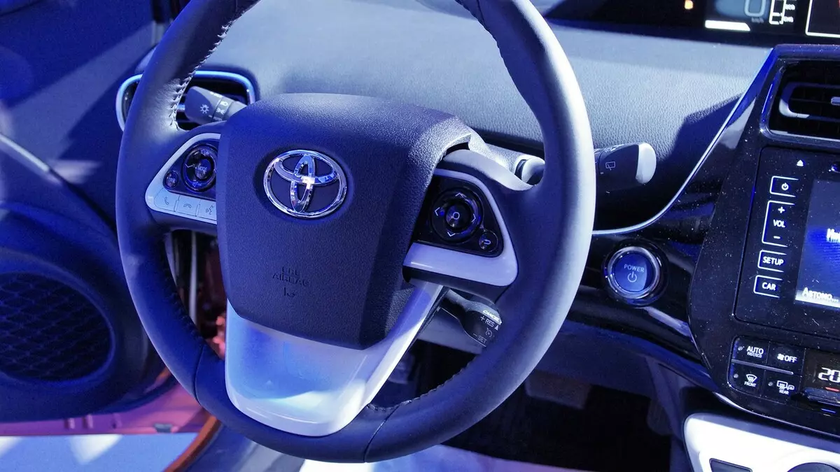 Uus Toyota Prius: peamine müük Venemaal 21182_10