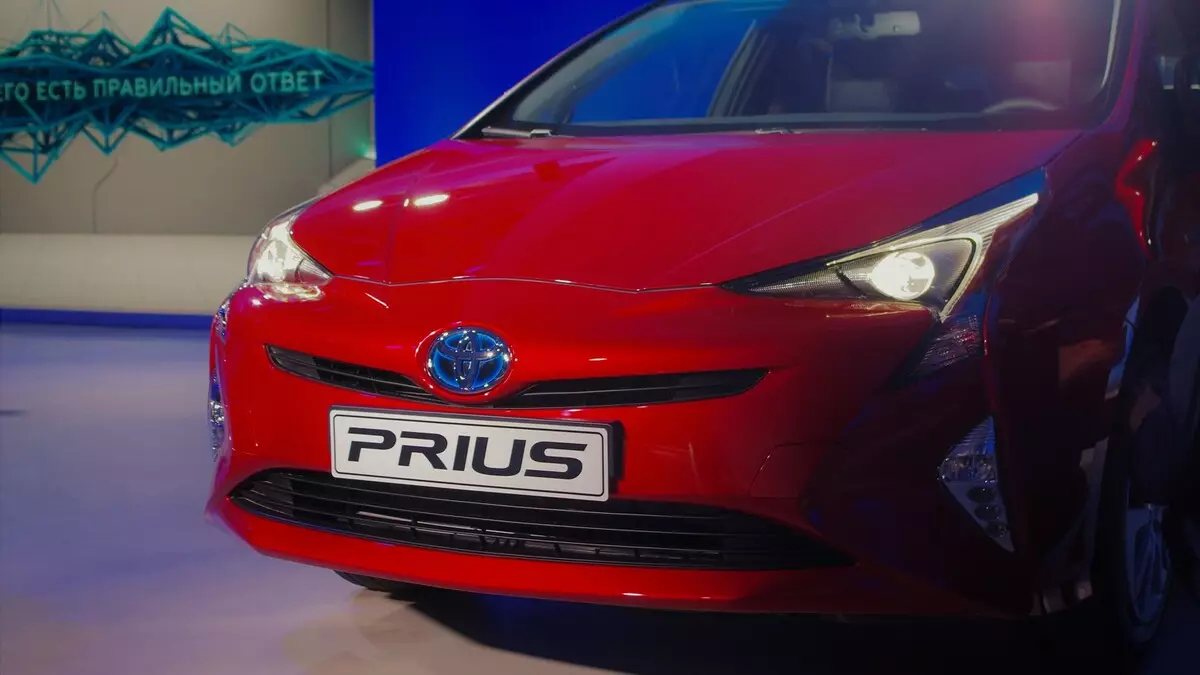 ใหม่ Toyota Prius: สิ่งสำคัญเกี่ยวกับการขายในรัสเซีย 21182_4