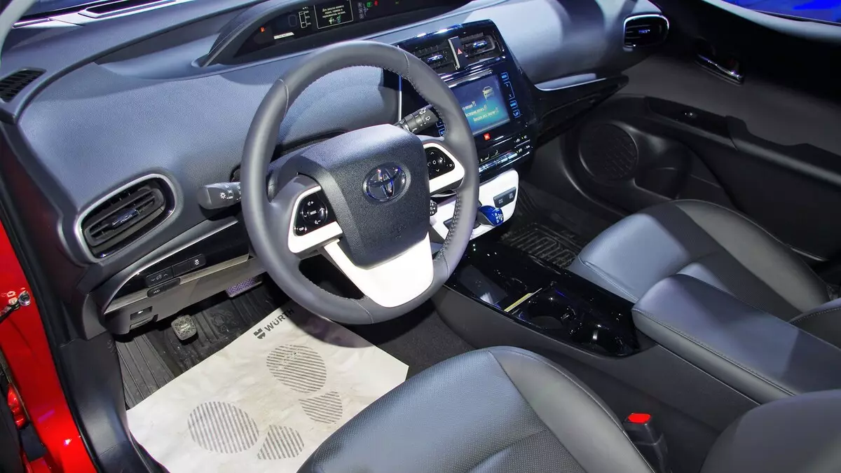 Nova Toyota Prius: Glavna stvar u kojoj se prodaje u Rusiji 21182_9