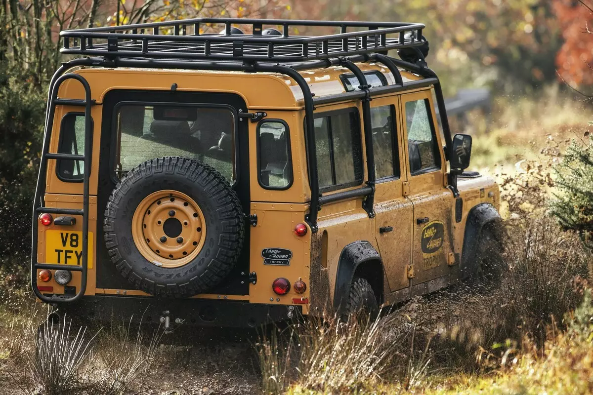 Nije riječ o kamili: Classic Defender ponovno se vratio, ovaj put u verziji trofeja 21203_1