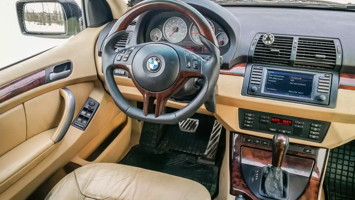 గ్యాంగ్స్టా: BMW X5 E53 యొక్క అనుభవం 21220_6