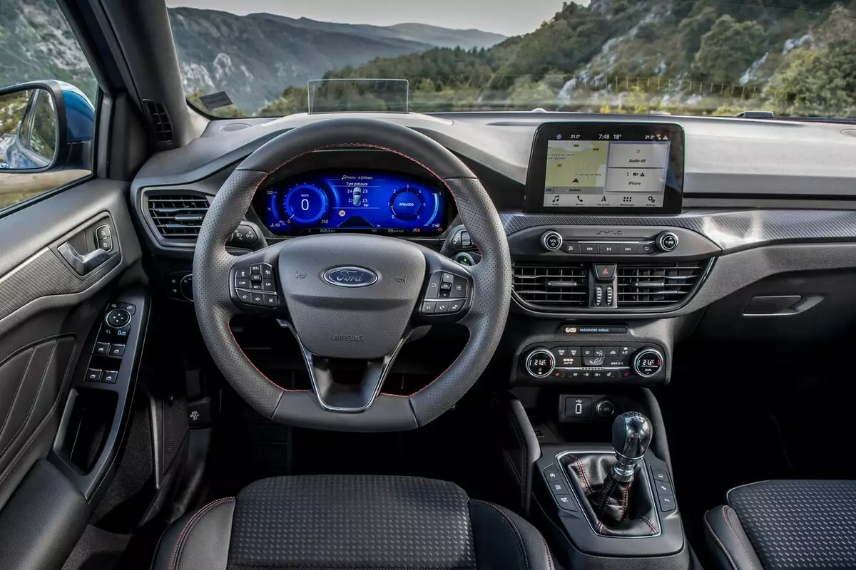 ການປັບປຸງສໍາລັບ Ford Focus: PLER MOTOR ສໍາລັບ 155 HP ແລະເຄື່ອງມືດິຈິຕອລ 21224_2