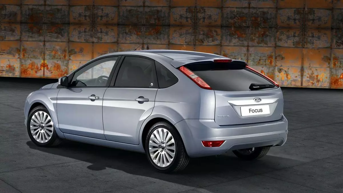 Ni thamani ya kununua Ford Focus II kwa rubles 400,000 21230_8