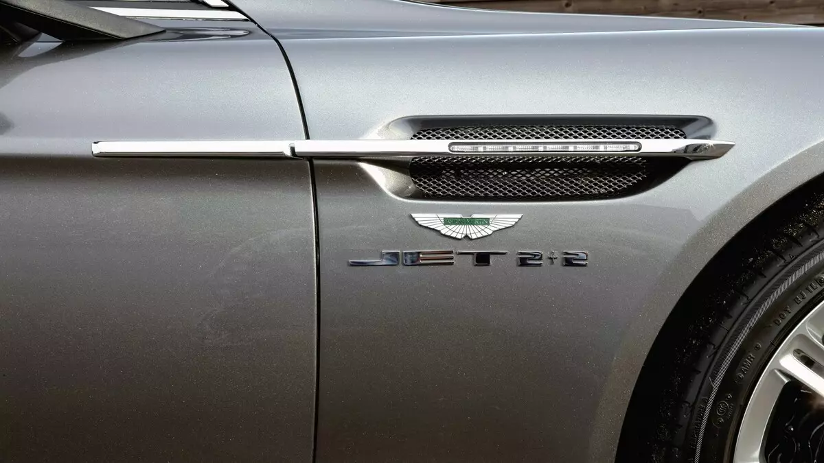 Die enigste klompie op die basis van Aston Martin Rapide is beskikbaar vir verkoop 21255_6