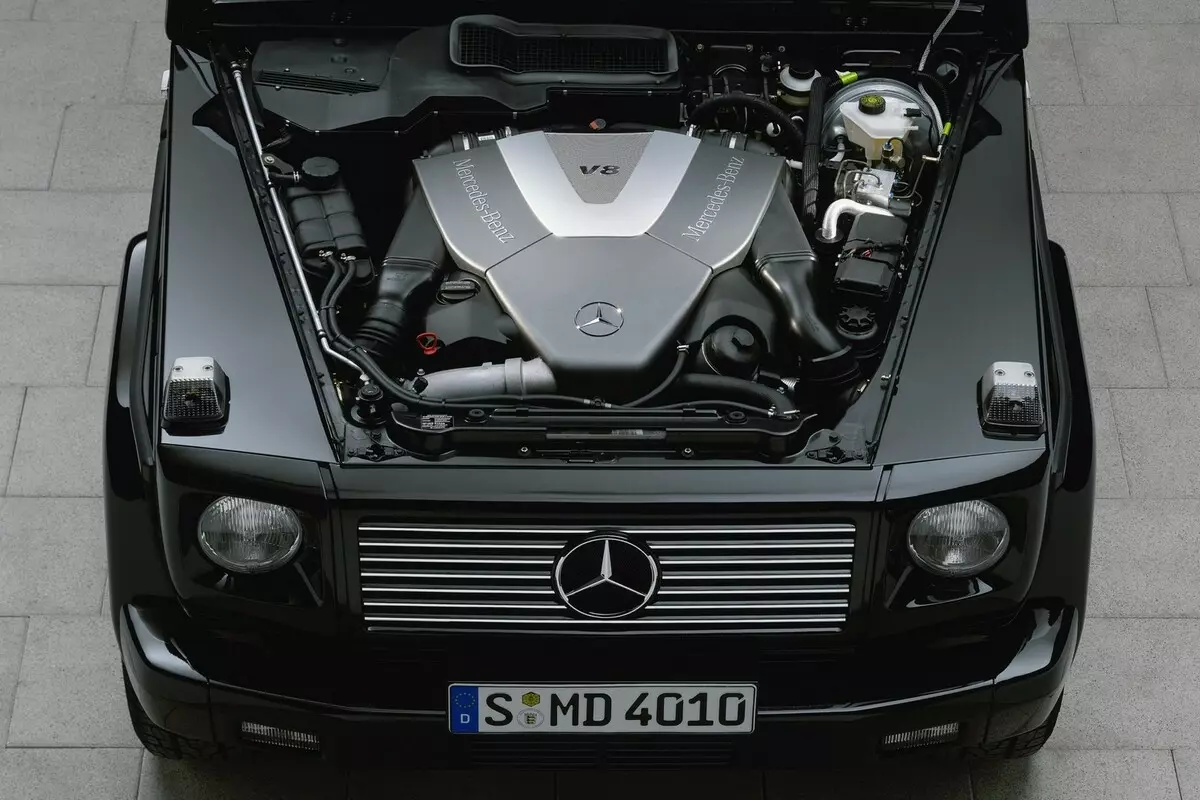 Nyob rau hauv lub hood ntawm Mercedes-Benz G 400 CDI (W463) '09 .2000-02