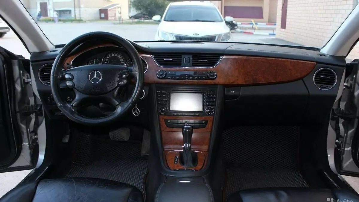 Ĉu valoras aĉeti Mercedes-Benz CLS I por 800 mil rubloj 21291_24