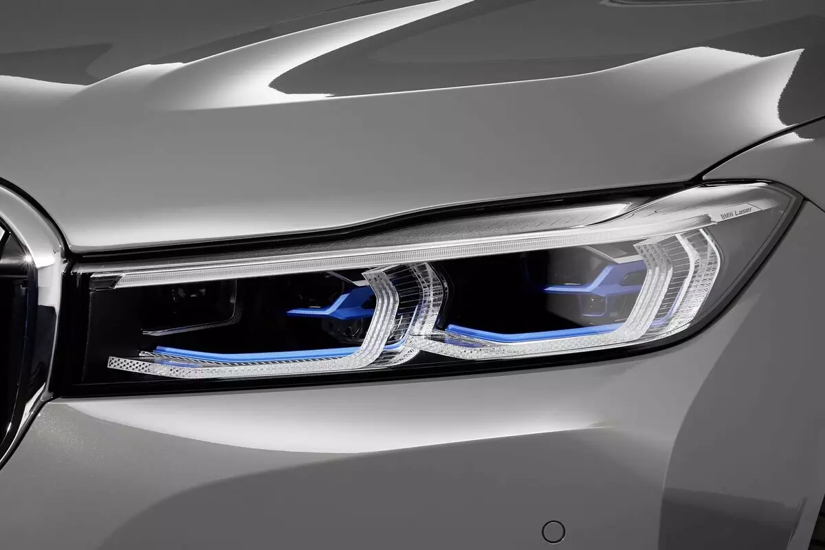Serie BMW 7: actualización sin sorpresas y el precio de 5.48 millones de rublos. 21327_16