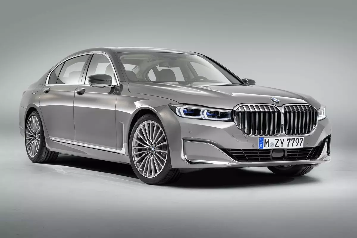 BMW 7-serien: Uppdatering utan överraskningar och priset på 5,48 miljoner rubel 21327_2
