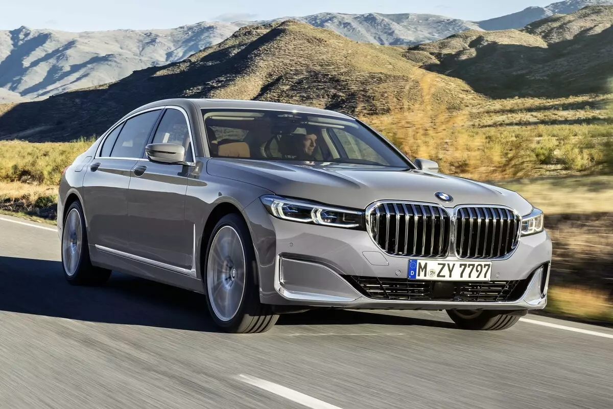 Serie BMW 7: actualización sin sorpresas y el precio de 5.48 millones de rublos. 21327_21