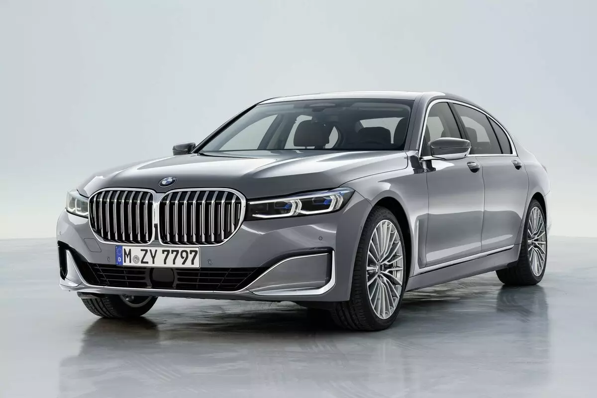 BMW serie 7: aggiornamento senza sorprese e il prezzo di 5,48 milioni di rubli 21327_7