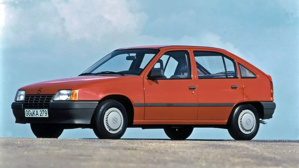 Brat na sestri: upoređivanje Opel Kadett E i Daewoo Nexia 21352_22