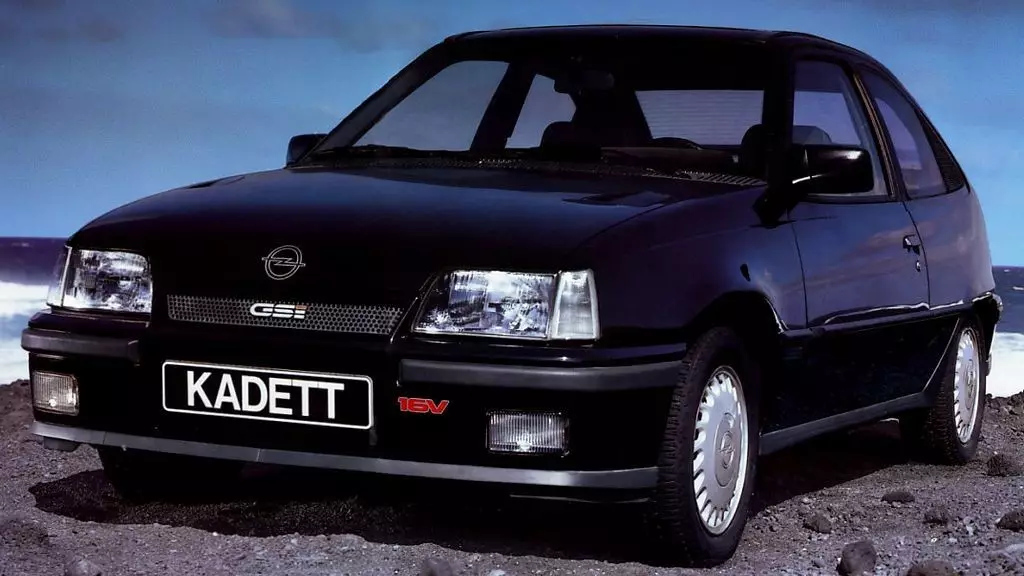 Brat na sestri: upoređivanje Opel Kadett E i Daewoo Nexia 21352_26