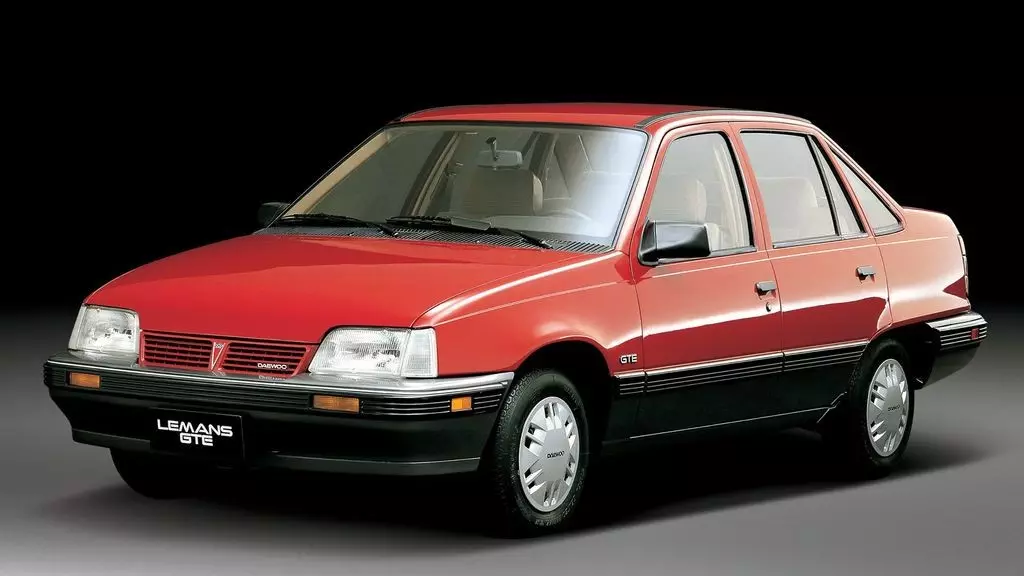 Brat na sestri: upoređivanje Opel Kadett E i Daewoo Nexia 21352_3