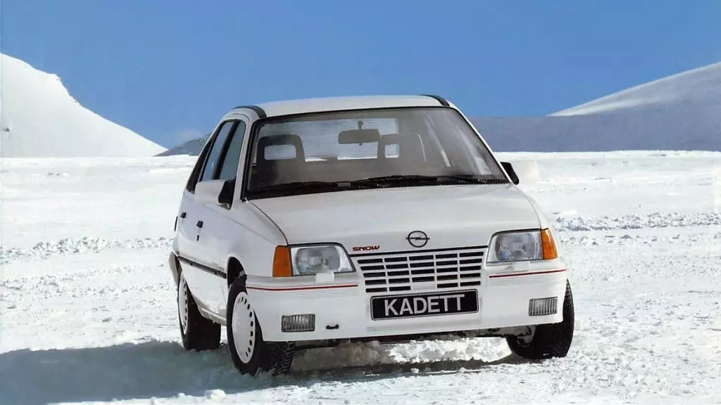 Brat na sestri: upoređivanje Opel Kadett E i Daewoo Nexia 21352_38