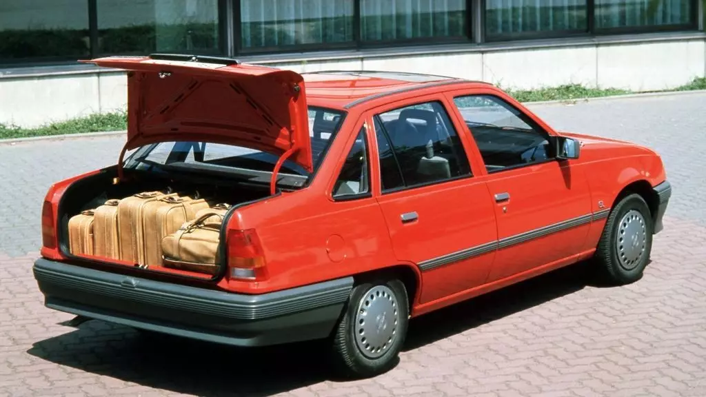 Brat na sestri: upoređivanje Opel Kadett E i Daewoo Nexia 21352_40