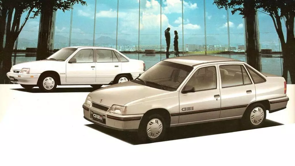 Brat na sestri: upoređivanje Opel Kadett E i Daewoo Nexia 21352_6