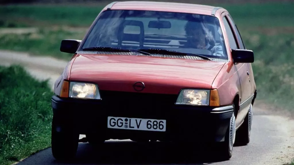 Brat na sestri: upoređivanje Opel Kadett E i Daewoo Nexia 21352_77