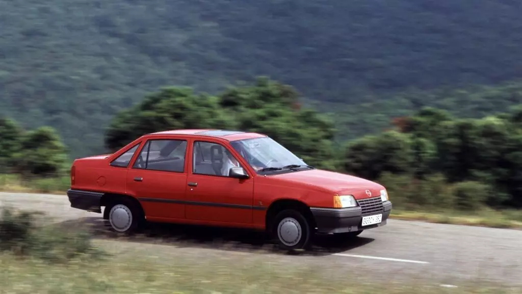 Brat na sestri: upoređivanje Opel Kadett E i Daewoo Nexia 21352_80