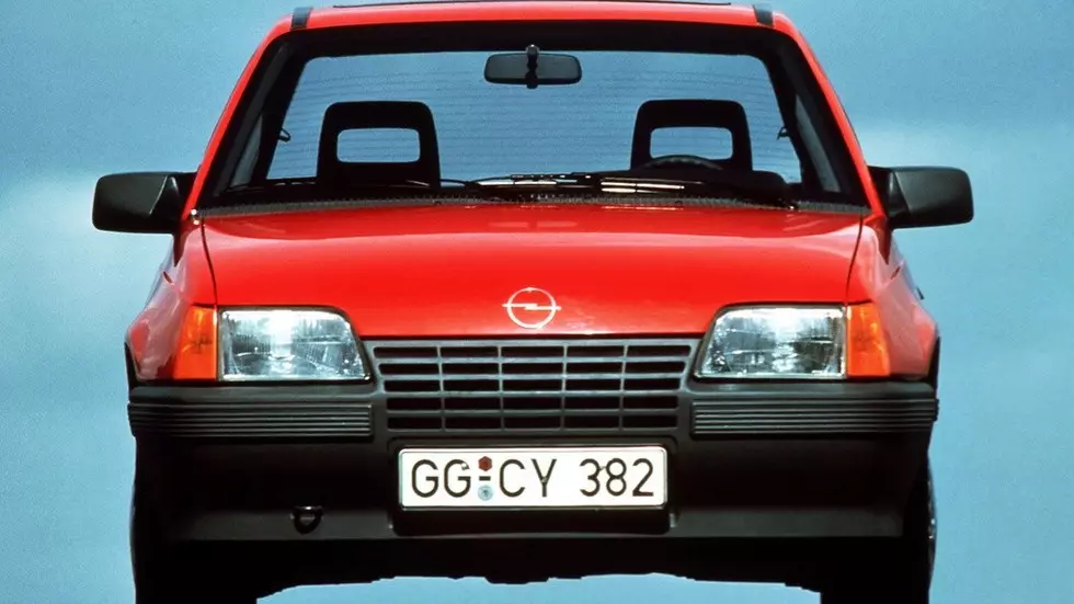 Opel, Pontiac at Chevrolet: Paano sinubukan ni Daewoo Nexia na lupigin ang buong mundo 21357_12