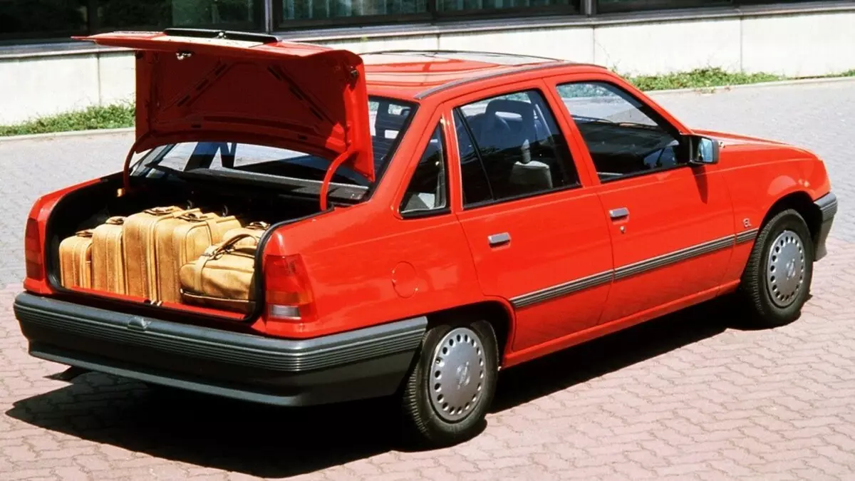 Opel_kadett_sedan_22.