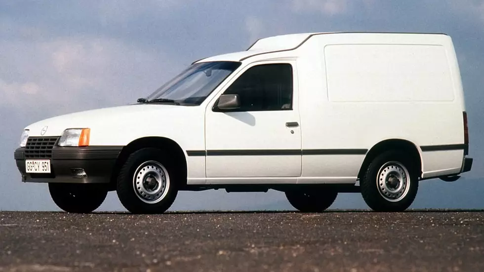 Opel, Pontiac ve Chevrolet: Daewoo Nexia'nın tüm dünyayı fethetmeye çalıştı 21357_16