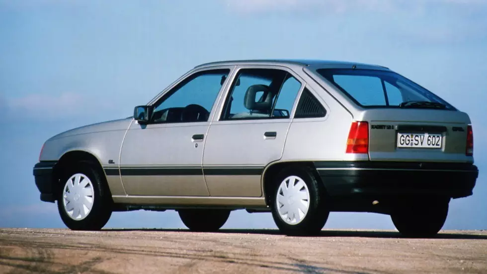 Opel, Pontiac ja Chevrolet: Kuinka Daewoo Nexia yritti valloittaa koko maailman 21357_4