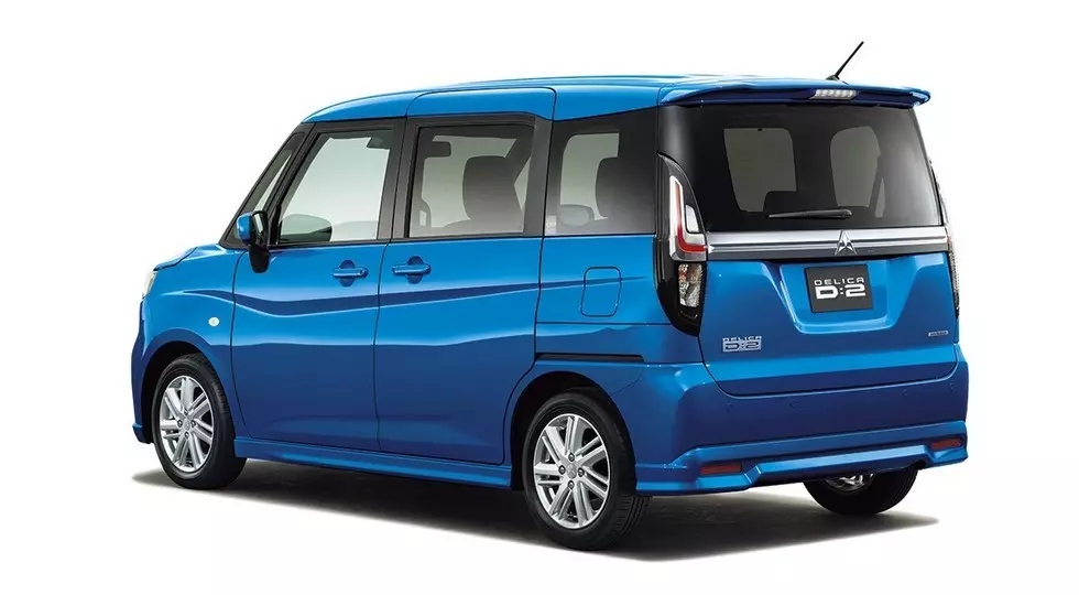 Delica berubah generasi, tetapi ini bukan ven yang sama, dan tidak cukup Mitsubishi 21365_2