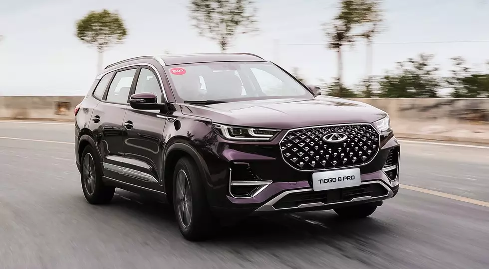 奇瑞Tiggo 8 Pro从俄罗斯开始：两个发动机，竞争对手宣布Sorento和Tiguan 21407_5