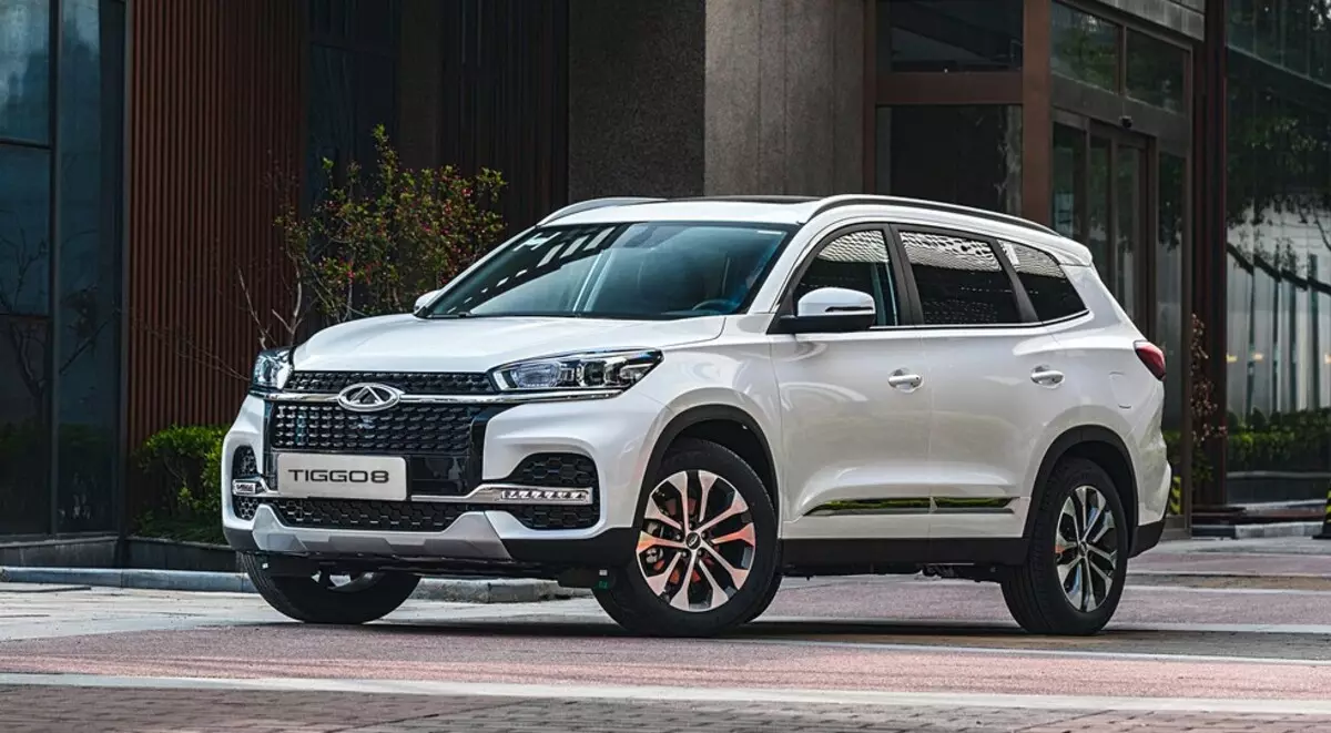 Chery Tiggo 8 Pro Crossover inasafiri kwa Urusi: si badala, lakini kuongeza ya sasa 