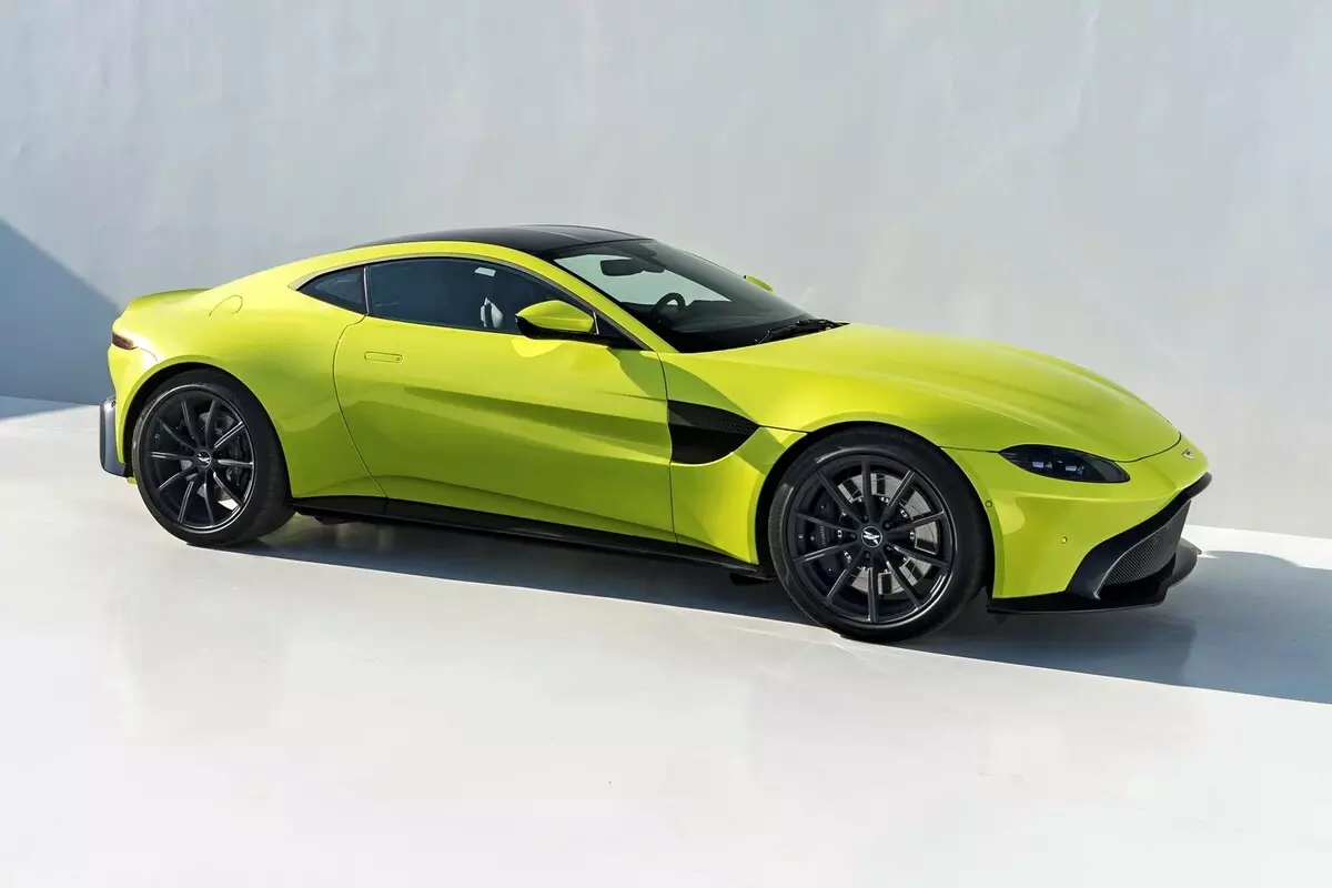 Aston Martin Vantage ។